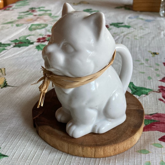 n/a | Kitchen | Vintage White Kitty Cat Creamer | Poshmark